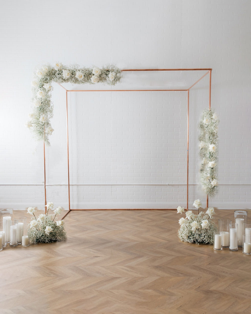 Minimal - Chuppah Frame with Baby Breath & Roses — Paris312