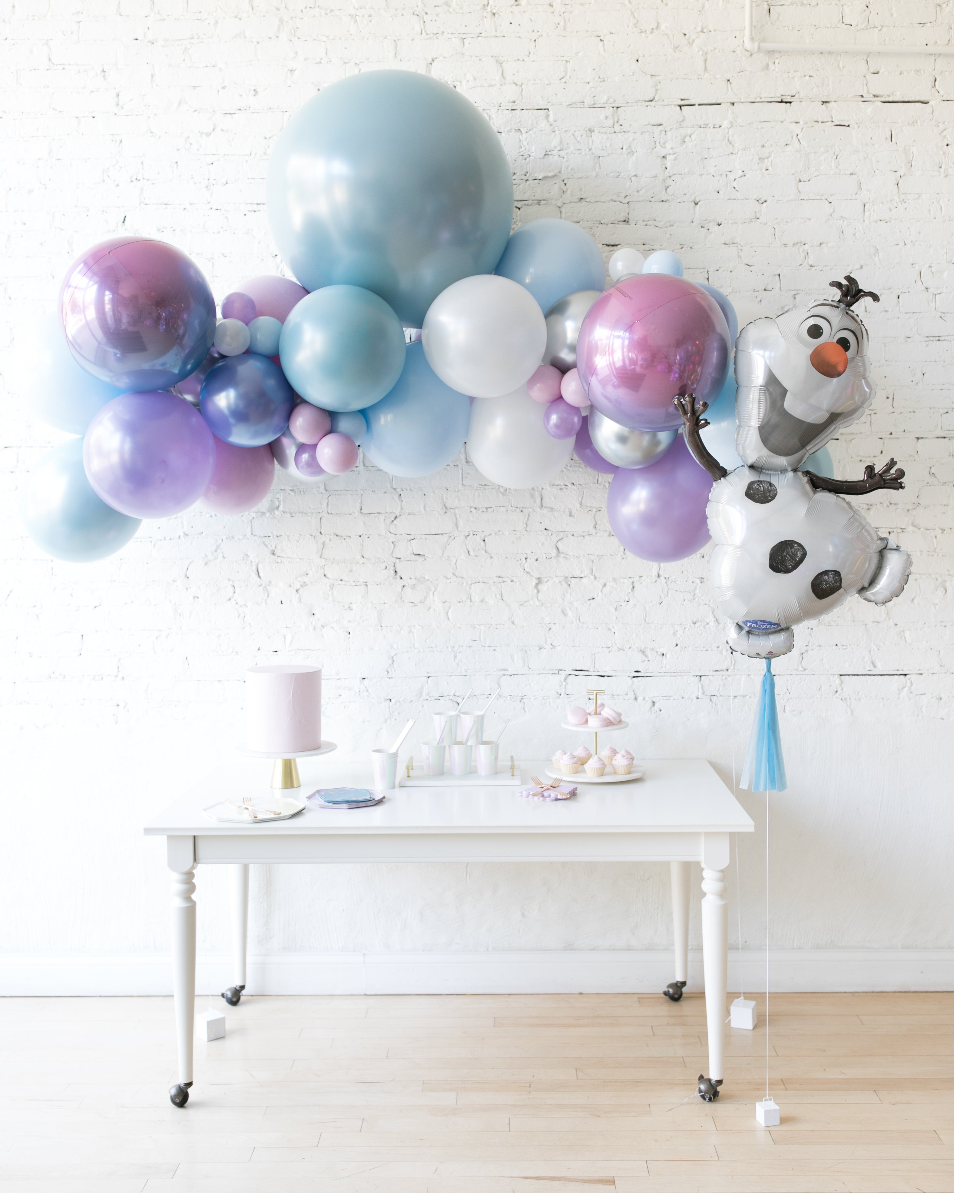 Frozen Theme - Floating Arch & Foil Balloon Set — Paris312