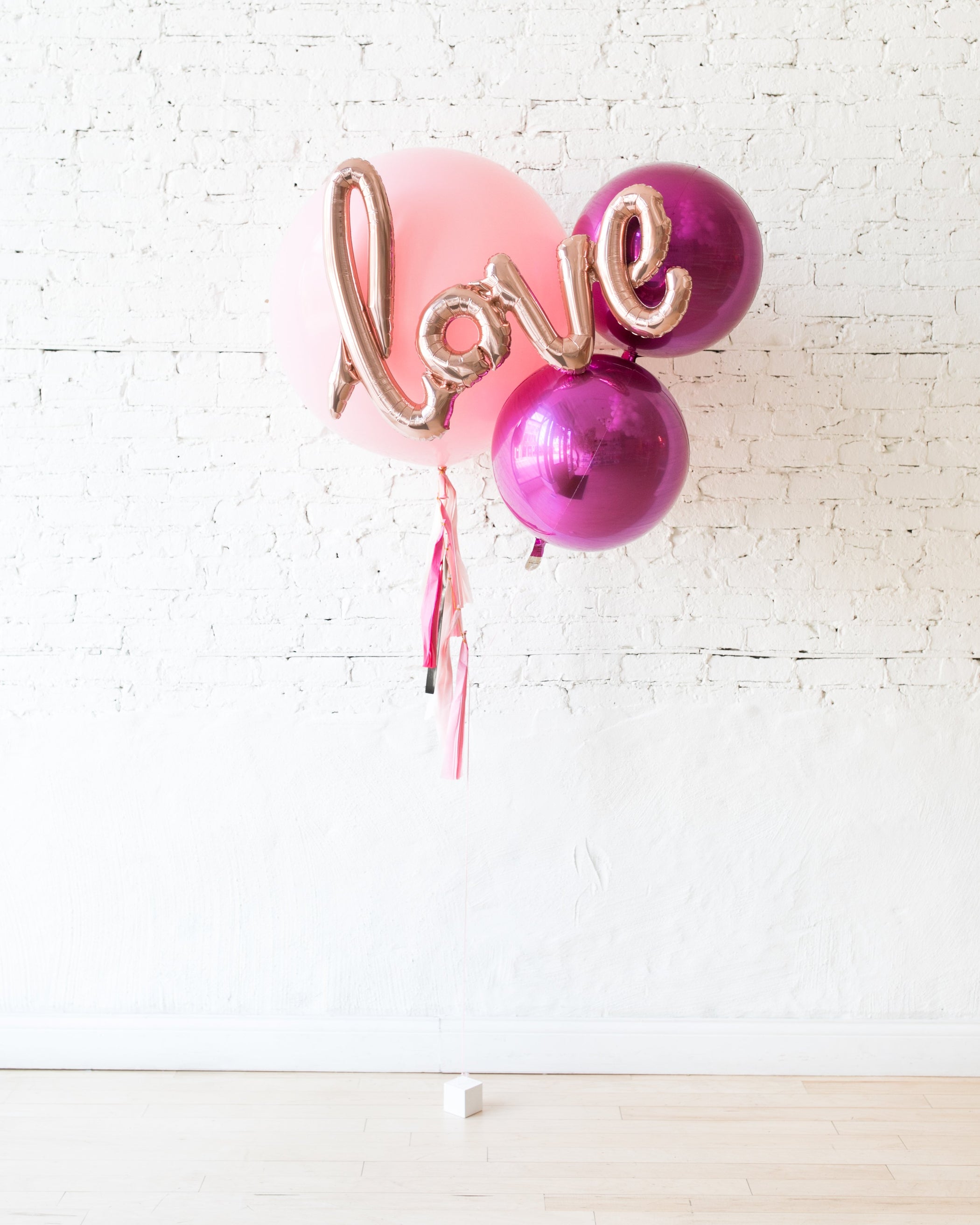 Love Giant Script Bouquet — Paris312